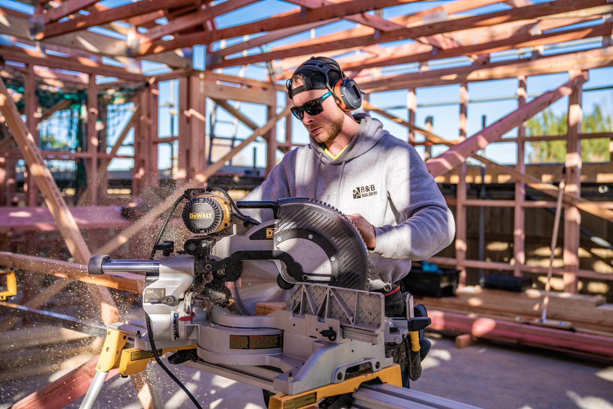 R&B Builders | MoMac Creative Agency