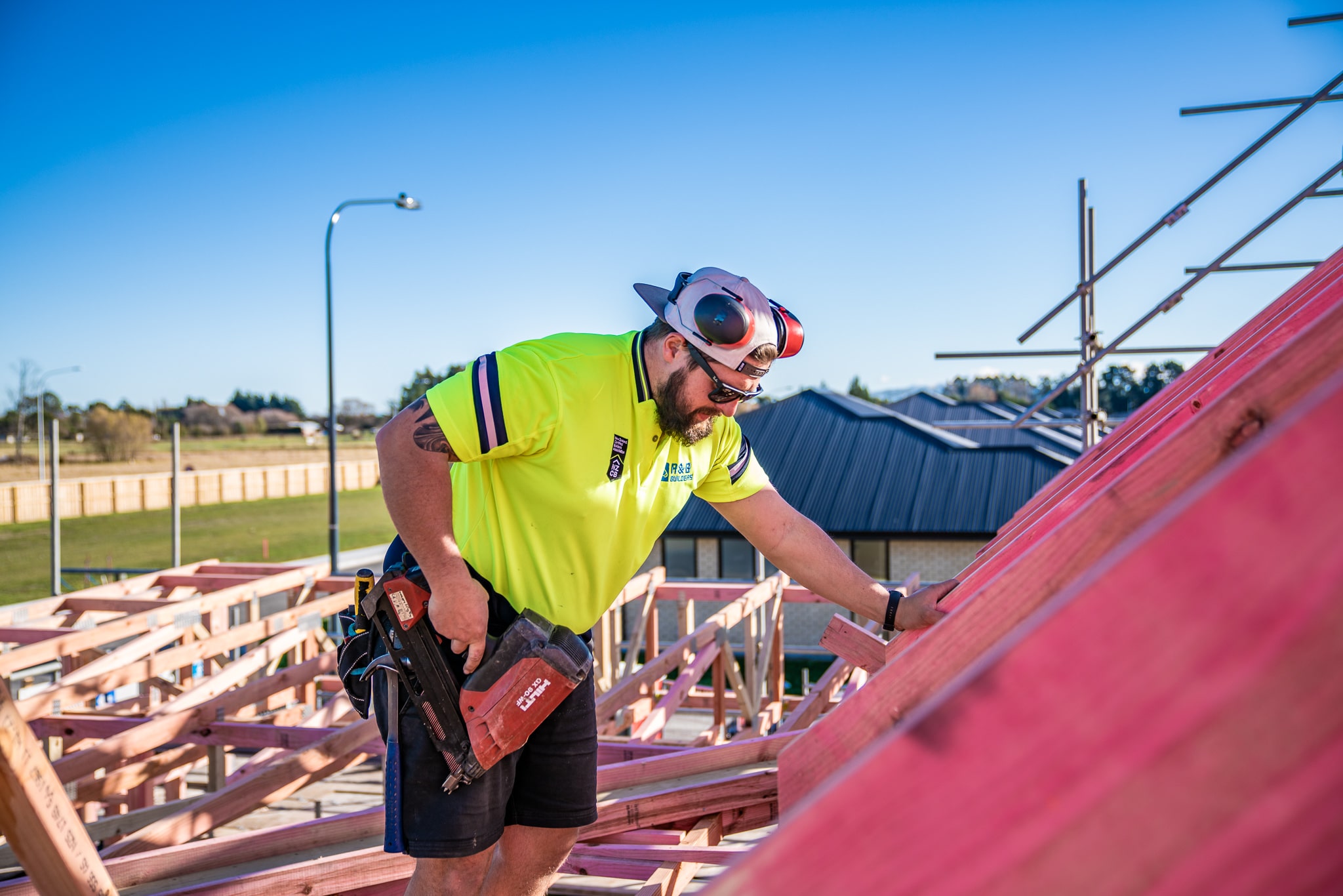 R&B Builders | MoMac Creative Agency